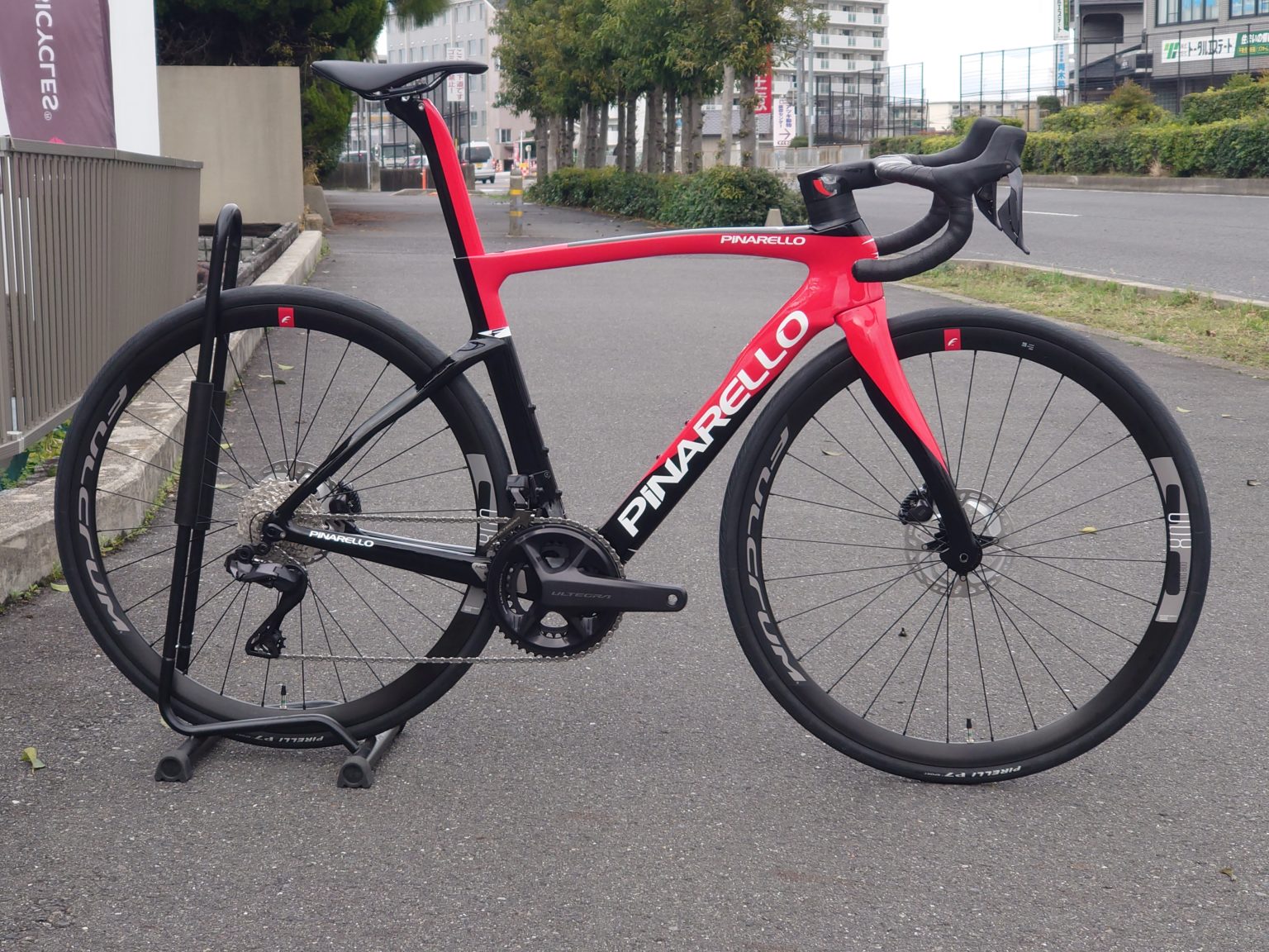 PINARELLOのレーシングモデル「F7」&「F5」が入荷！新色も登場しました。 | お知らせ | ストラーダバイシクルズ