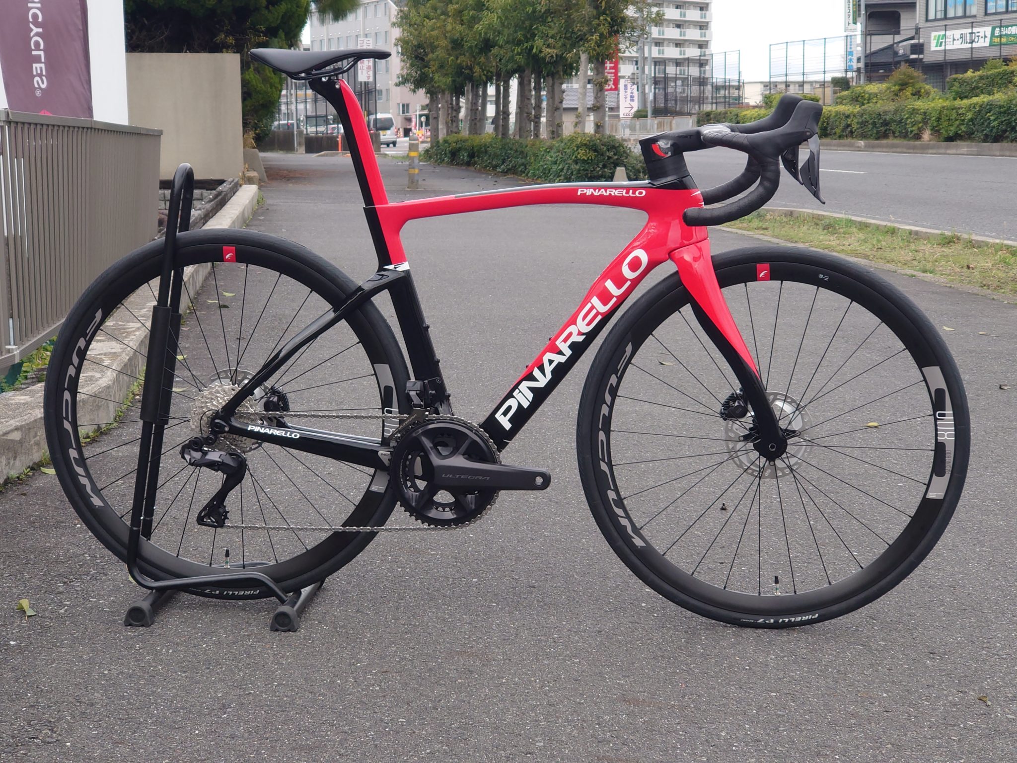 PINARELLOのレーシングモデル「F7」&「F5」が入荷！新色も登場しました。 | お知らせ | ストラーダバイシクルズ